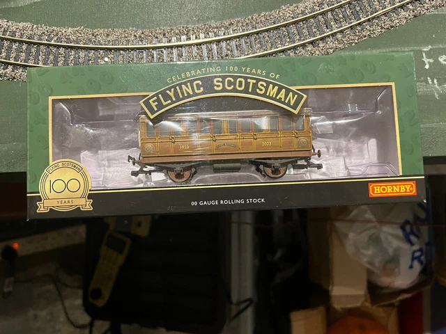 HORNBY FLYING SCOTSMAN 100th Anniversary 4 Wheel Coach - R40369 ...