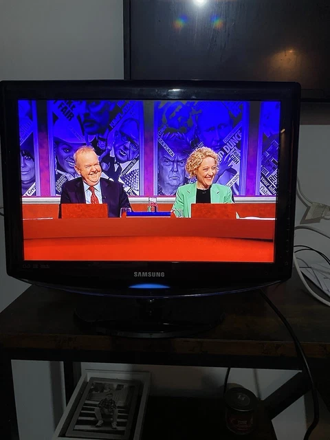 SAMSUNG LCD TV 19" LE19R88BDX/XEU On Stand With Remote Caravan HD Ready ...