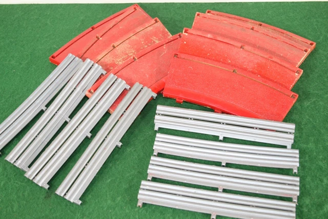 SCALEXTRIC BORDER AND barrier set. 8 No Radius 2 outer 22.5 degree ...