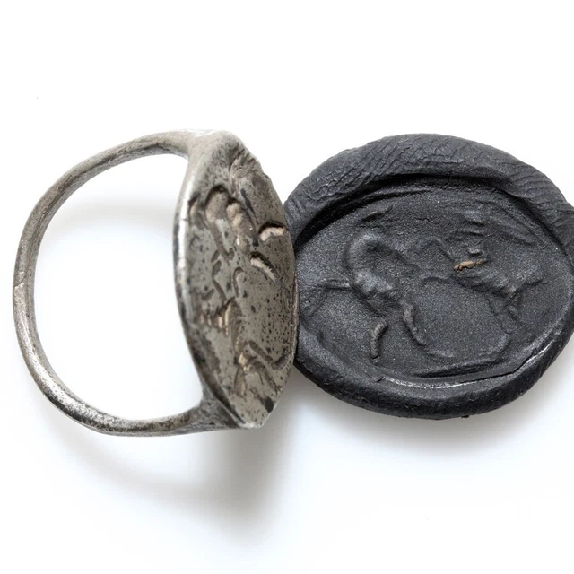 ANCIENT GREEK-SILVER SEAL ring circa 500-300 B.C-Intact £21.00 ...
