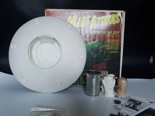 MARS ATTACKS MODELLBAUSATZ Terror in the Sky offiziell lizenziert UFO ...