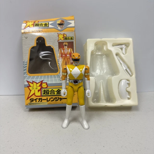 BANDAI POWER RANGERS Kyoryu Sentai Zyuranger Chogokin Yellow Japanese ...
