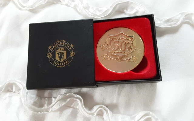 MANCHESTER UNITED BUSBY Babes Football 50th Anniversary Boxed Gold ...