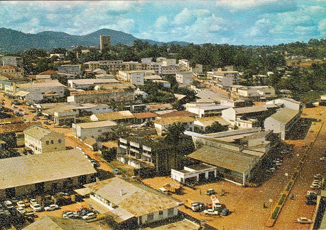 CARTE POSTALE POSTCARD 10X15cm CAMEROUN CAMEROON YAOUNDE centre ville ...