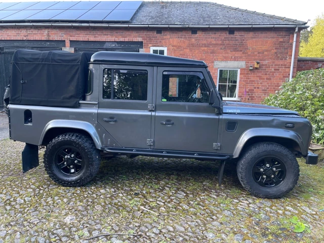 STUNNING LAND ROVER DEFENDER 110 TD5 Double cab XS 2006 £28,500.00 ...