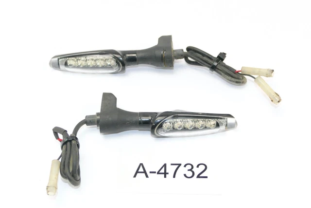 TRIUMPH STREET TRIPLE 675 Bj 2010 - Rear LED indicators damaged A4732 ...
