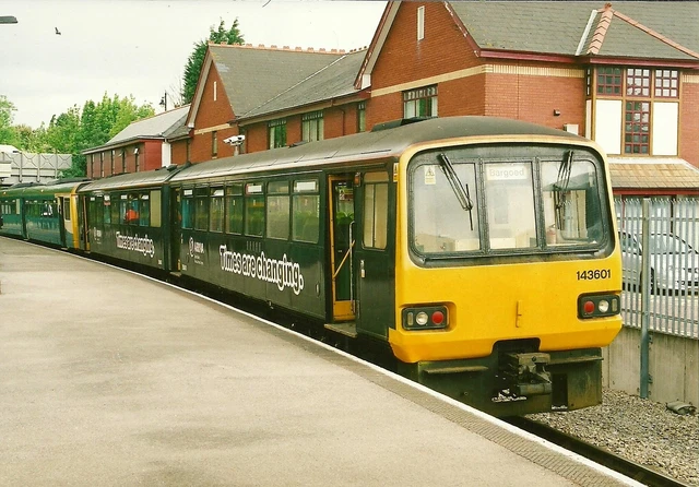 143601+142081 ARRIVA TRAINS Wales 6x4 Quality British Rail Photo £2.70 ...