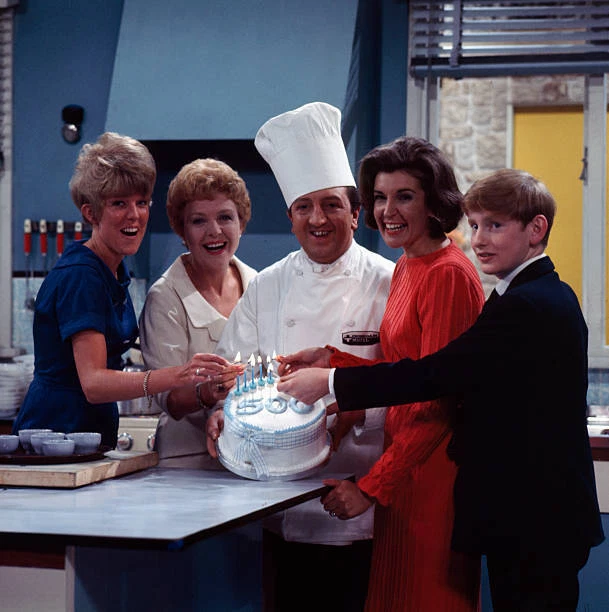 ACTORS FROM THE Tv Soap Opera 'Crossroads' Pose With A Large C 1960s ...