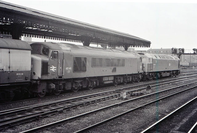 ORIGINAL 35MM B&W slide : Class 45 45141 & Class 47 47004 @ York 1977 £ ...