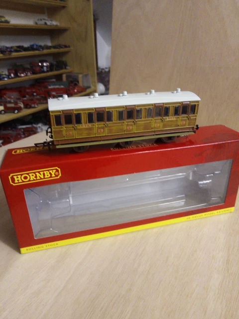 HORNBY R40082A L.N.E.R. 6 Wheel 3rd Class Coach No4242 £20.00 - PicClick UK