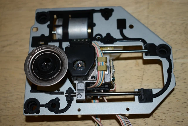 ORIGINAL GENUINE SONY KSS-121A CD Player Laser Mechanism EUR 37,53 ...