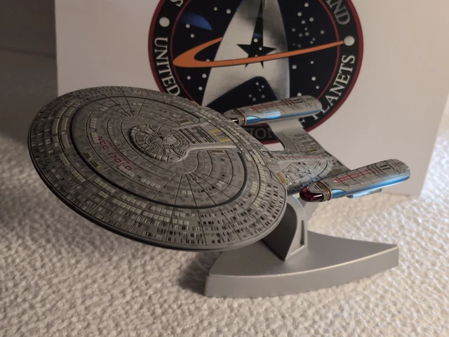 STAR TREK USS ENTERPRISE NCC-1701-D (THE NEXT GENERATION) MODEL - Model ...