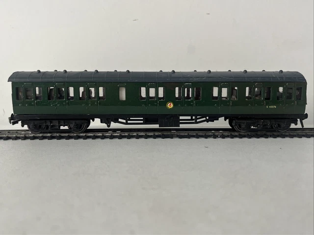 KIT BUILT OO Code 3 S43376 Sr Suburban 2Nd Class Green Coach Model ...