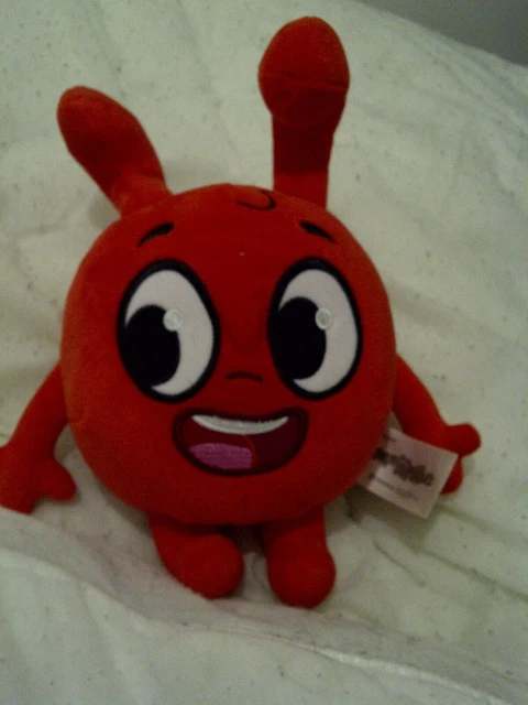 COLLECTABLE NETFLIX MOONBUG Red Morphle Plush Soft Toy 8.5" Tall £3.00 ...