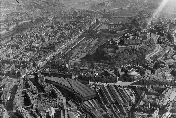 EDINBURGH, GENERAL VIEW, Edinburgh Castle & Princes St Scotland 1930s ... EDINBURGH, GENERAL VIEW, Edinburgh Castle & Princes St Scotland 1930s ...