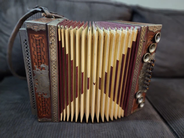 VINTAGE SCHÖNES ANTON Mervar 4-reihiges Akkordeon im Koffer Nachlassfund EUR 1.089,48 - PicClick DE