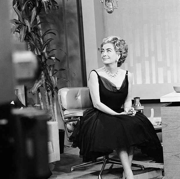 JOHNNY CARSON SHOW Joan Crawford During The First Show 1962 Old TV ...