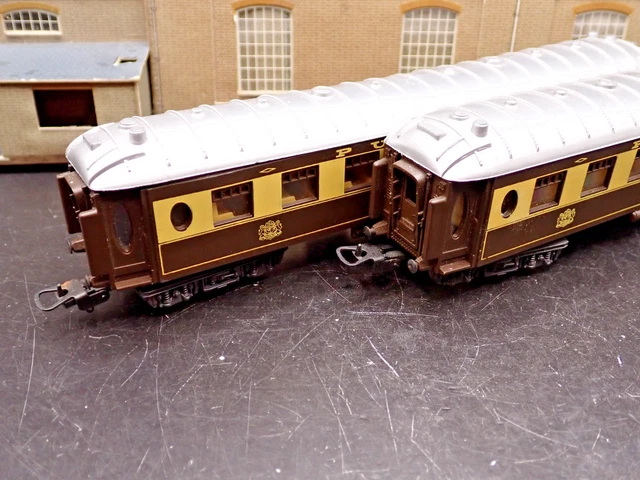PAIR OF LIMA HO Gauge 9199 English 1st Class Pullman Coaches Louisa ...