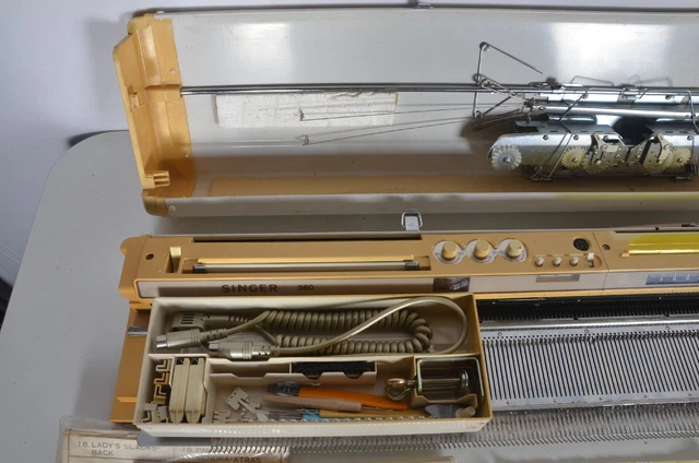 MACHINE À TRICOTER électronique vintage Singer modèle 560 fabriquée au ...