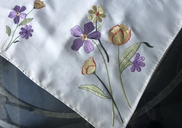 VINTAGE ACRYLIC SQUARE Cream Floral Flower Embroidery Table Cloth ...