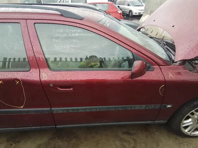 DRIVERS FRONT DOOR Volvo V70 Mk2 00-07 Red 45400 Ruby Red Pearl ...