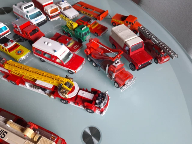 KONVOLUT MEIST FEUERWEHR Siku, Corgi Toys, Dinky, Matchbox, u. a., 22 ...