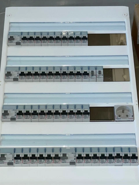 LEGRAND SINGLE PHASE 230V Electric Board Box Cabinet VALUE €1500 £685.74 - PicClick UK