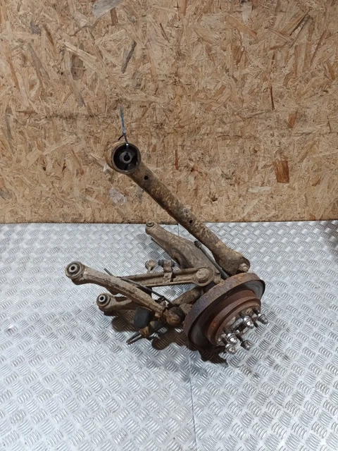 MITSUBISHI SHOGUN MK4 2010 Rear Driver Hub Knuckle MR992532, MR418067 ...