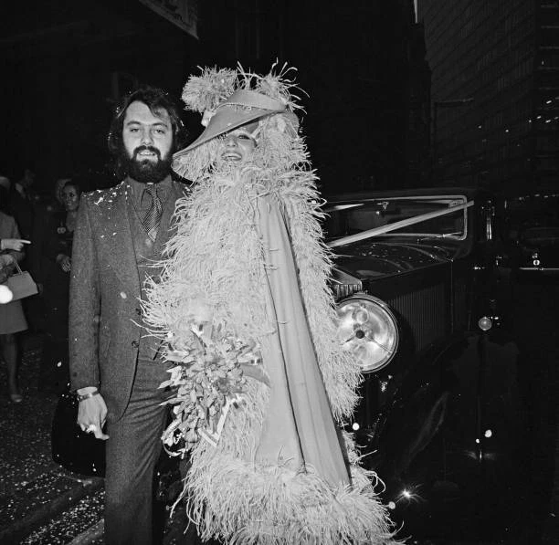 RICHARD COLE MARRIES former bunny girl Marilyn Woolhead UK OLD PHOTO £4 ...