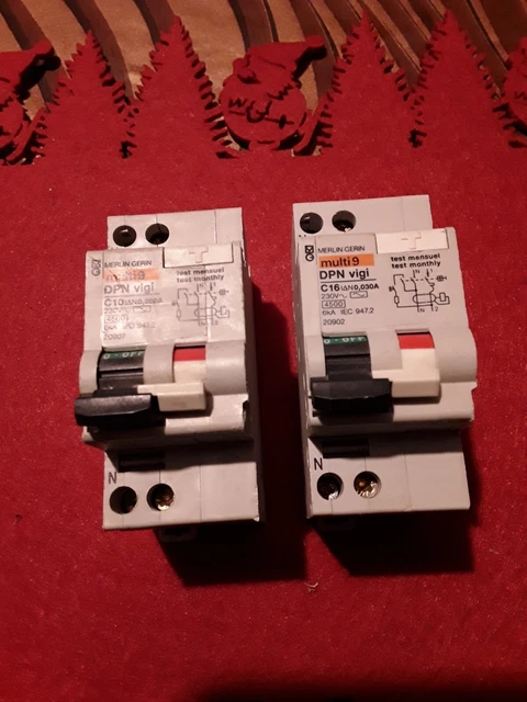 LOT DE 2 Disjoncteurs Differentiels Merlin Gerin EUR 15,00 - PicClick FR