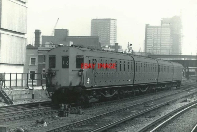 PHOTO SR 4-Epb Class 415 4-Car Emu No 5235 Approaching Waterloo East On ...