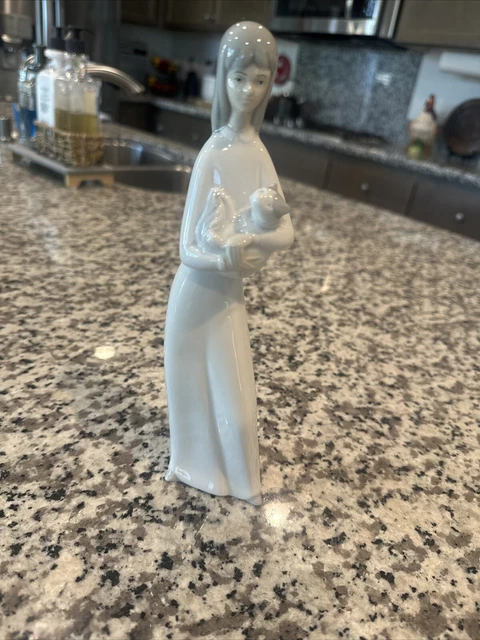 VINTAGE MIGUEL REQUENA Porcelain "Lady with Cat" Figurine Made In Spain £22.32 - PicClick UK