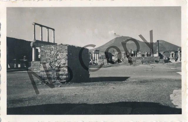FOTO WK2 ITALIEN Pompeji Besuch Soldat LW Hintergrund Vesuv X98 EUR 34 ...