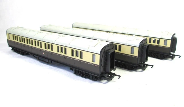 RAKE OF 3 x GWR Composite/Brake Coaches - Brown & Cream- OO Gauge £24. ...