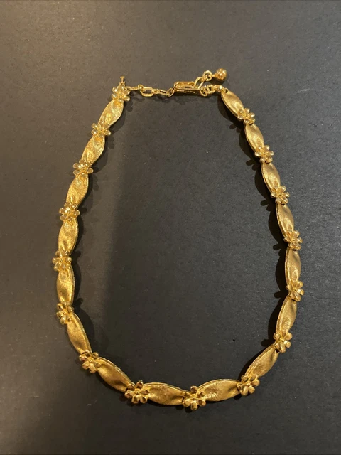 VINTAGE CROWN TRIFARI Gold Tone Birthday Ribbon Daisy Flower Collar ...