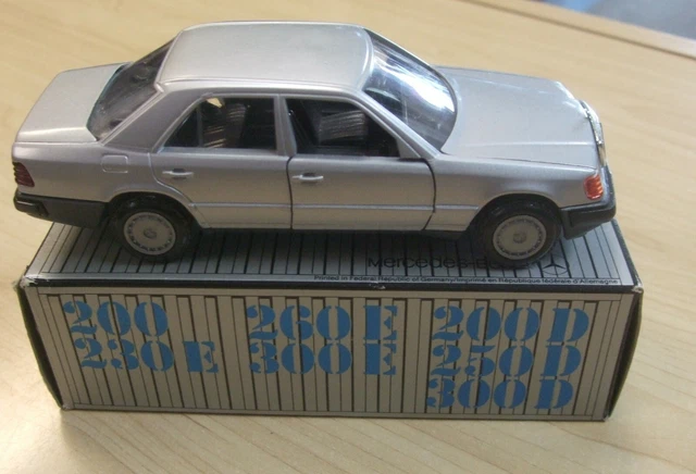 MERCEDES-BENZ 200-300E SCALE1:32 made federal of Germany by Cursor ...