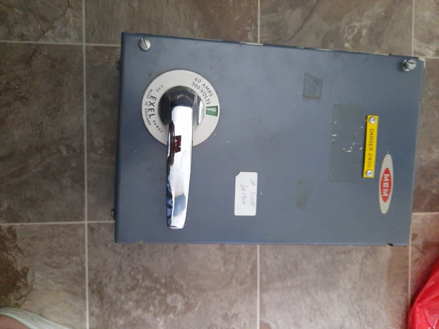MEM 3 PHASE. 60A FUSED METAL ISOLATION BOX (USED) Fuse Not Tested £115. ...