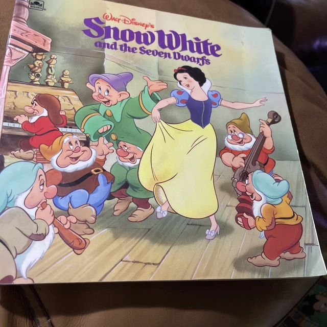 WALT DISNEY'S SNOW White and the Seven Dwarfs: Illustrated Classic £3. ...