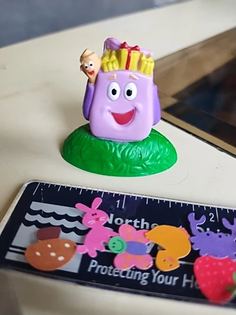 DORA THE EXPLORER Backpack 1.5" PVC Figure Viacom 2005 On Green Grass ...