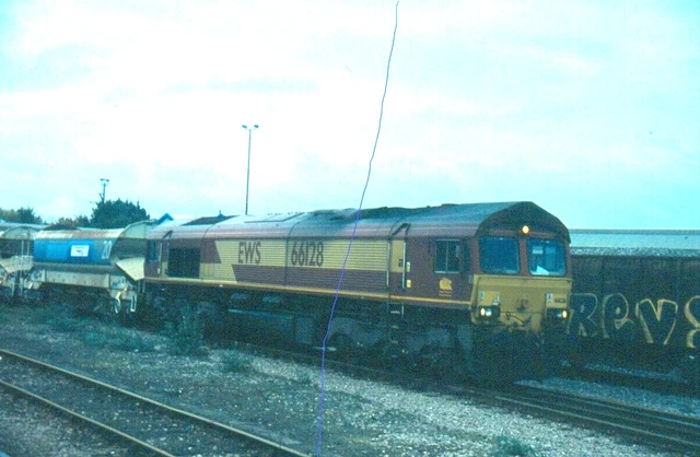 ORIGINAL DIESEL RAILWAY Train Colour Slide Ews Class 66 At Eastleigh Of ...