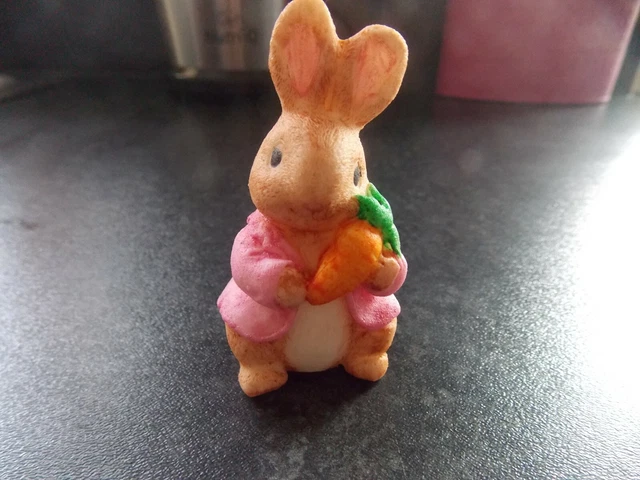 EDIBLE PETER OR Flopsy Rabbit and Vegetables fondant cake/cupcake ...