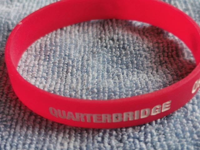 ISLE OF MAN TT - ORIGINAL Wrist Band - QUARTERBRIDGE OKELLS BEER.. NEW ...