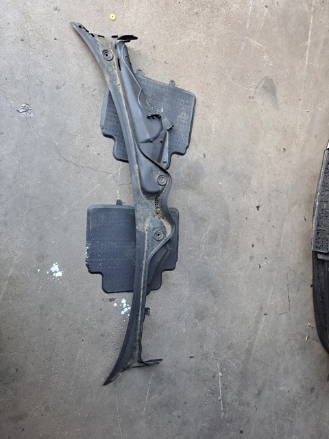 E9* MERCEDES BENZ W211 Année 2004 Couvercle De Balai A 2118300013 EUR ...