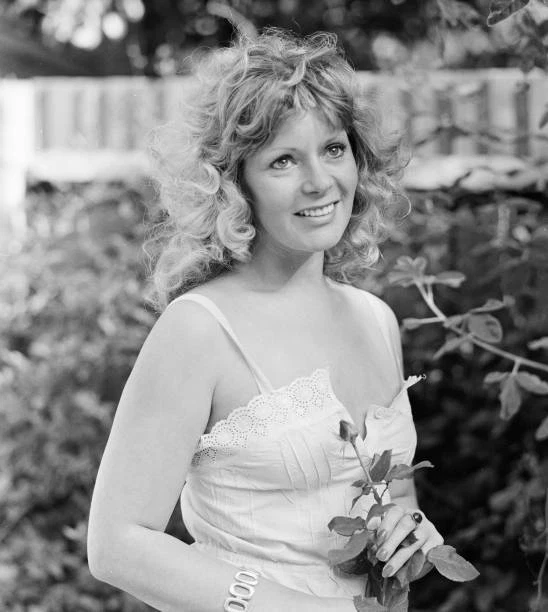 MARY MILLINGTON ACTRESS and model pictured at home in Putney Old Photo ...