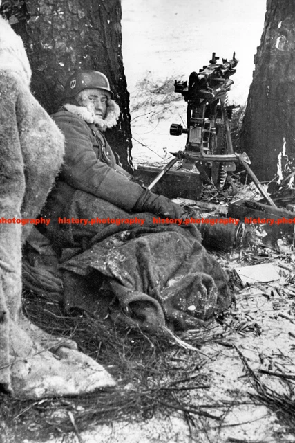 F019578 WAFFEN SS soldier with a machine gun. Eastern Front. Toropez ...