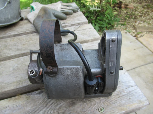 LUCAS MAGDYNO MAGNETO 1950s sparks M01L BSA Triumph Royal Enfield etc ...