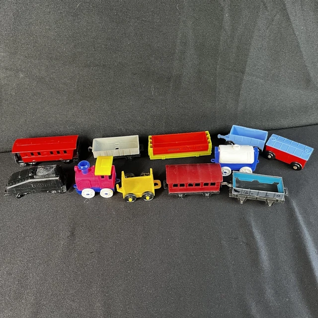 VINTAGE SMALL PLASTIC Train Toy Hong Kong 12pcs £18.84 - PicClick UK