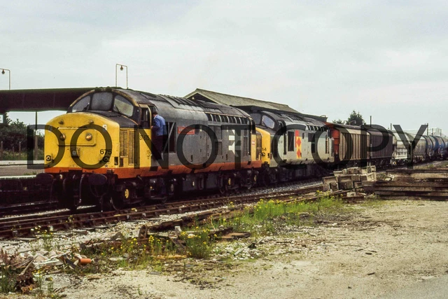 UK DIESEL TRAIN Railway Photograph Of Class 37 37675 Loco. Rm37-1609 £1 ...