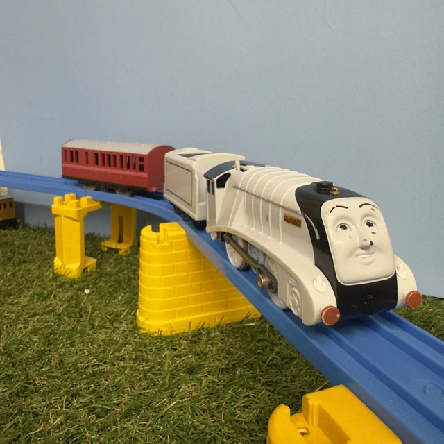 TOMY PLARAIL TRACKMASTER Spencer & Special Coach Thomas The Tank Engine ...