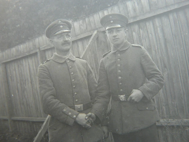 WW1 GERMAN SOLDIERS Shaking Hands. Nice natural WW1 period image £3.00 ...